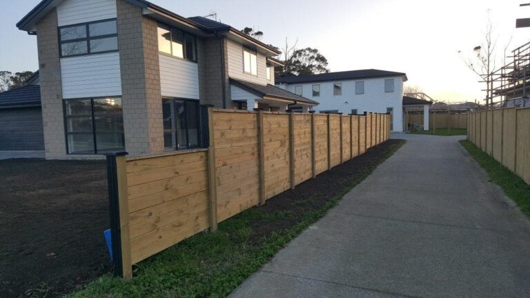 Wooden Paling Fence / Laminata Fence | Auckland Fences